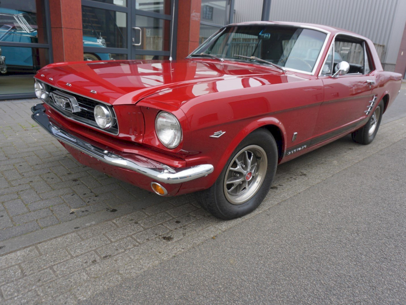 Mercedes-Benz und Ford Mustang Oldtimers - Geevers Classic Cars