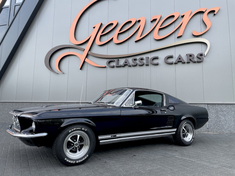 Klassieke Mercedes-Benz en Ford Mustang - Geevers Classic Cars